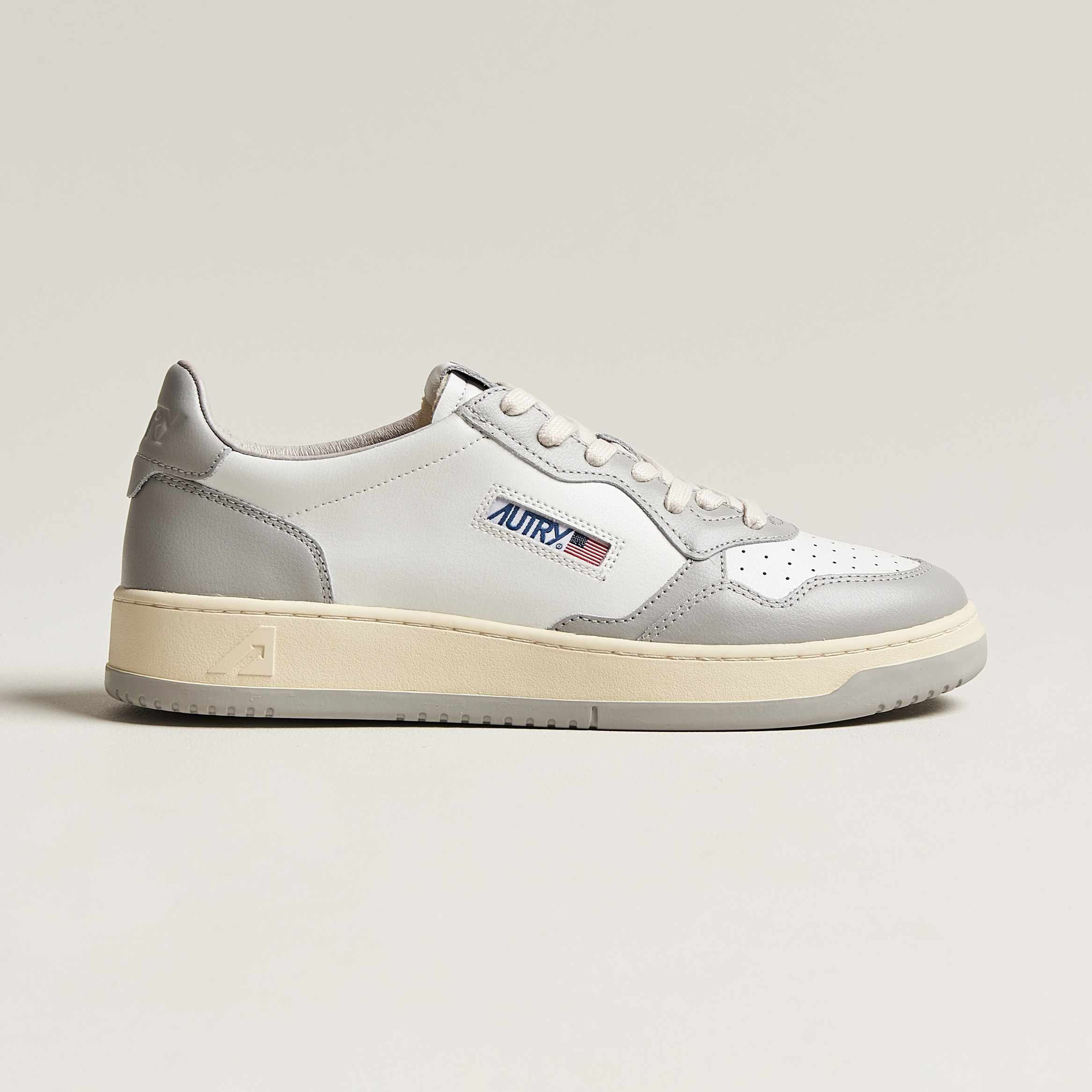 Autry Medalist Low Bicolor Leather Sneaker White/Grey bei Care of Carl
