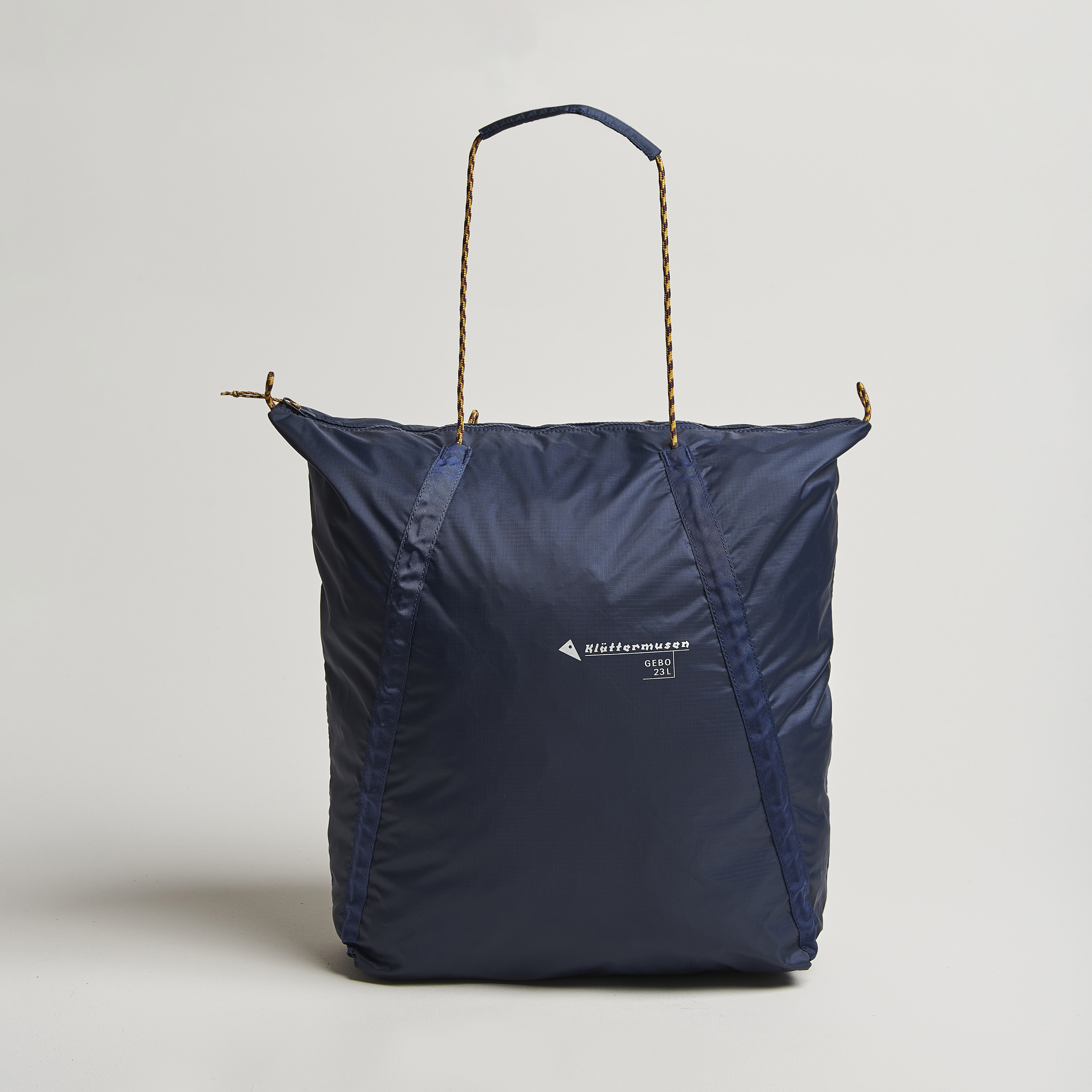 Klättermusen Gebo 23L Lightweight Totebag Indigo Blue bei Care of Carl