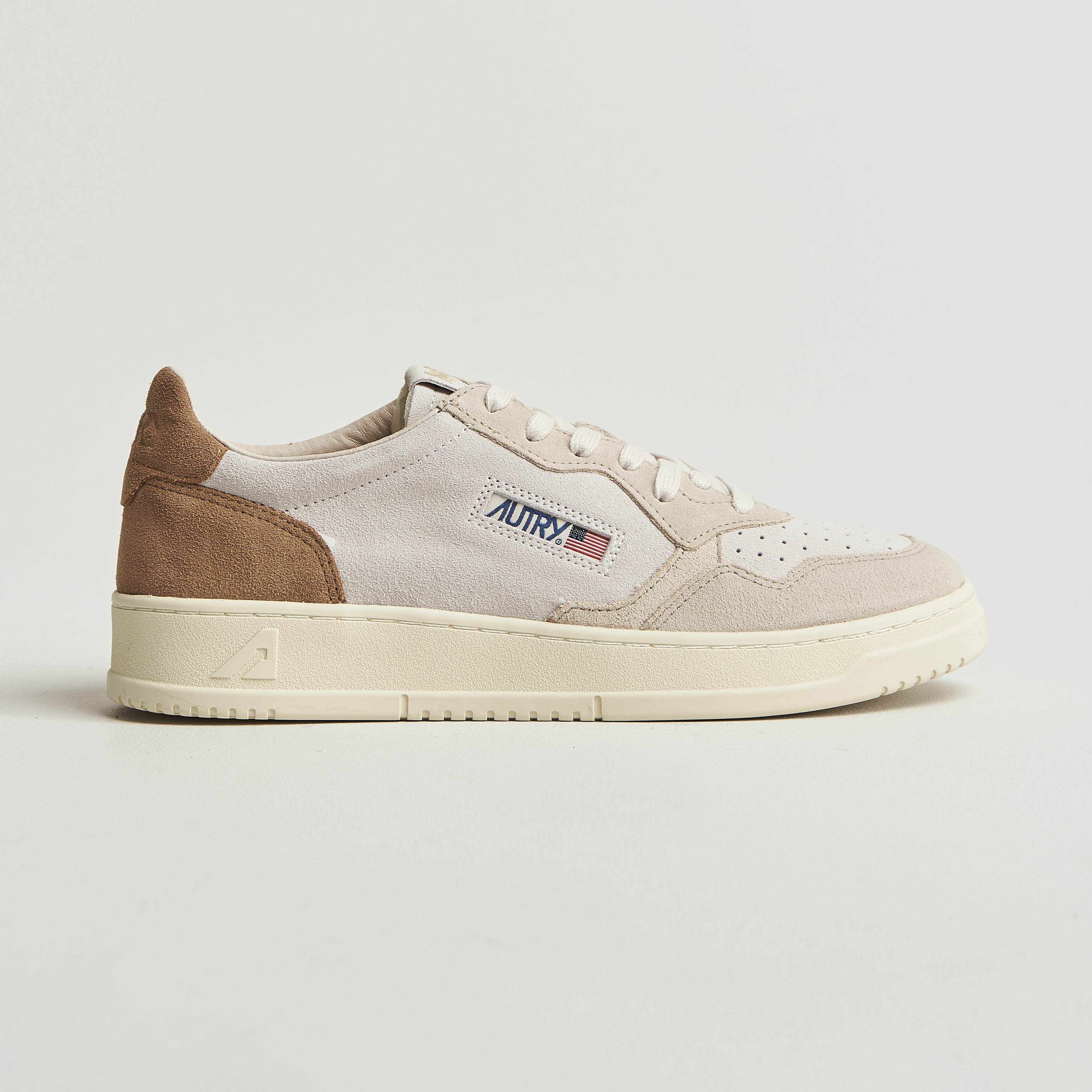 Autry Medalist Low Sneaker Sand/Cigarr bei Care of Carl