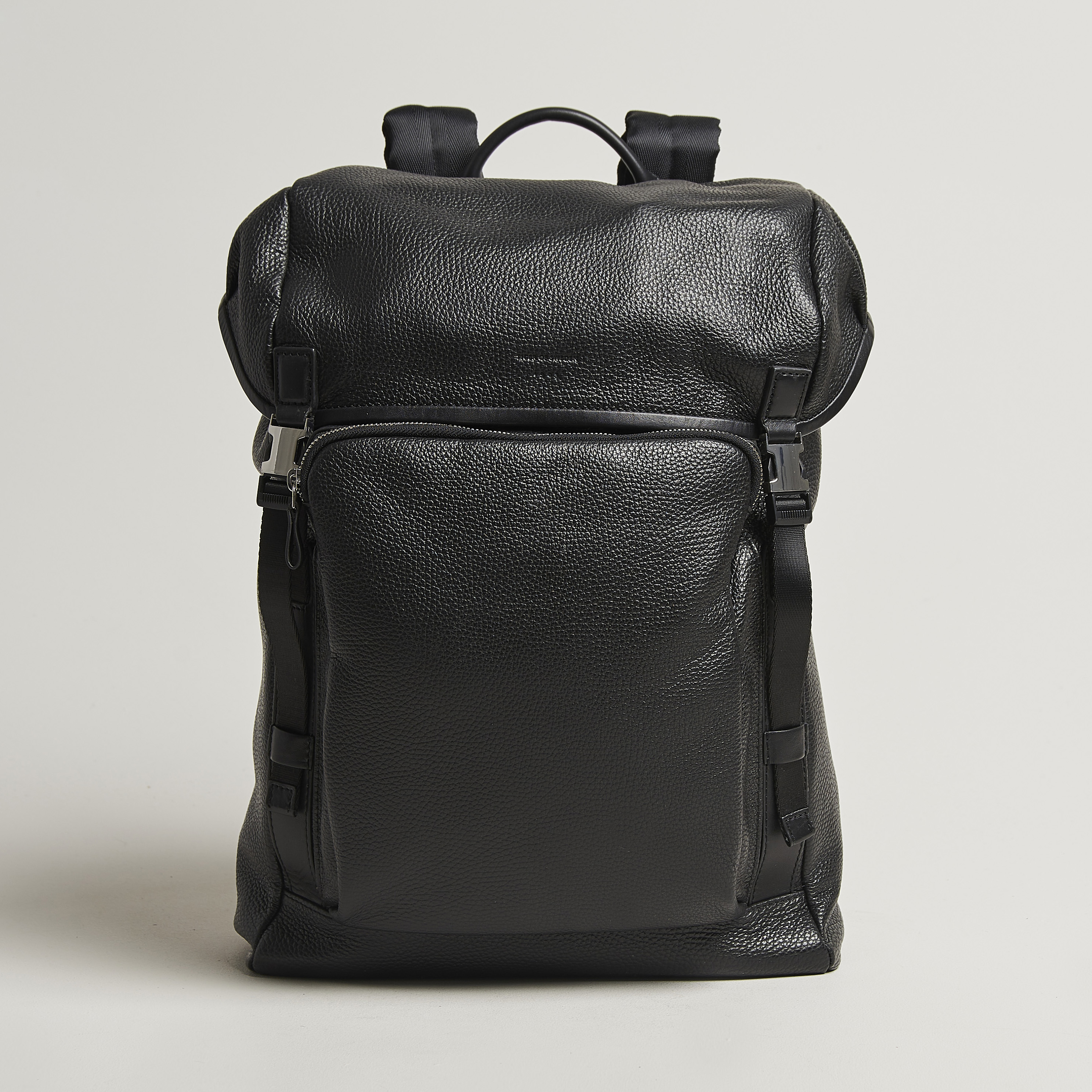 Tiger of Sweden Baha Leather Backpack Black bei Care of Carl